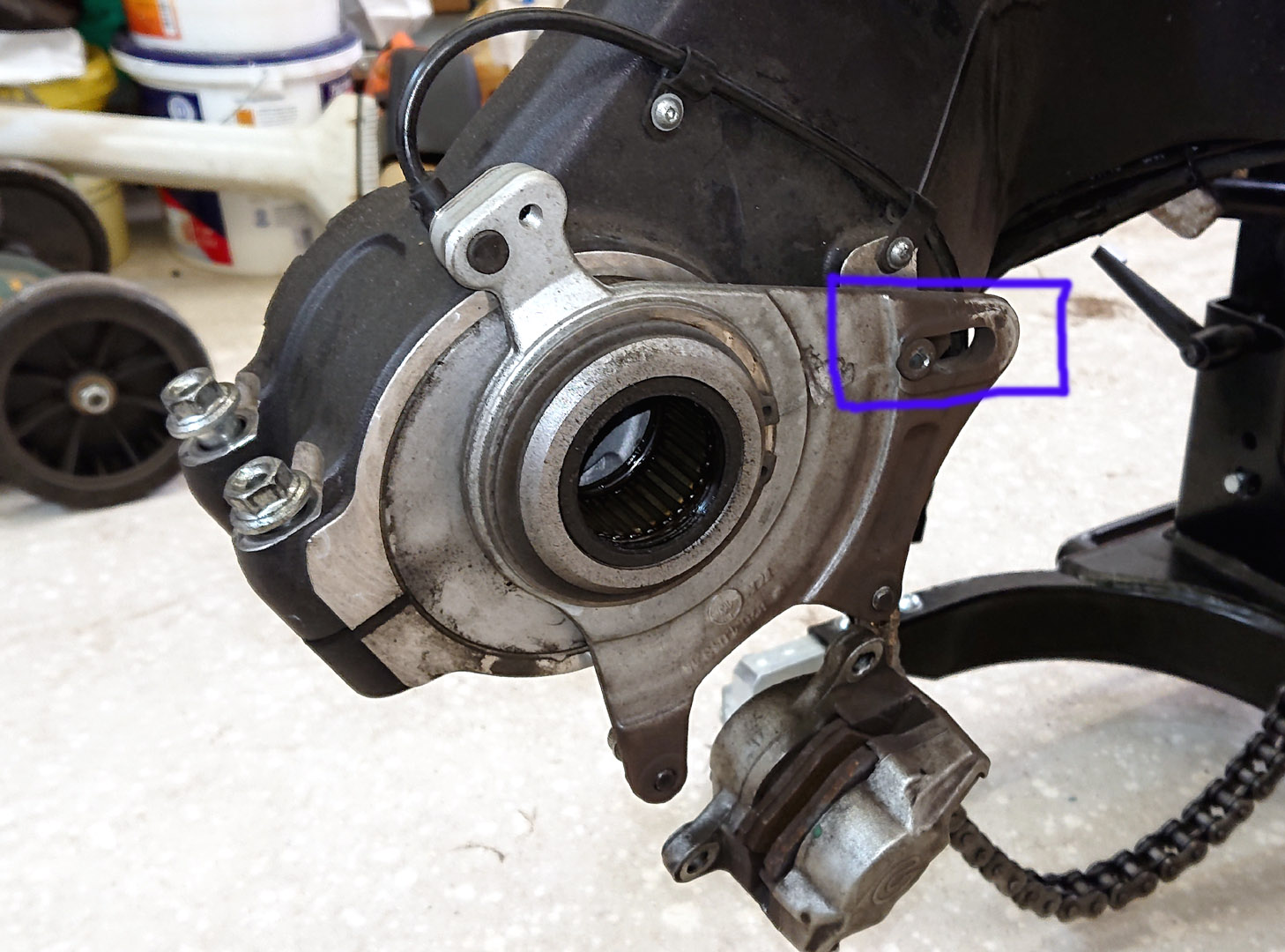 Neue Kette nieten - Exzenter Monster 796 - Motor und Antrieb ...