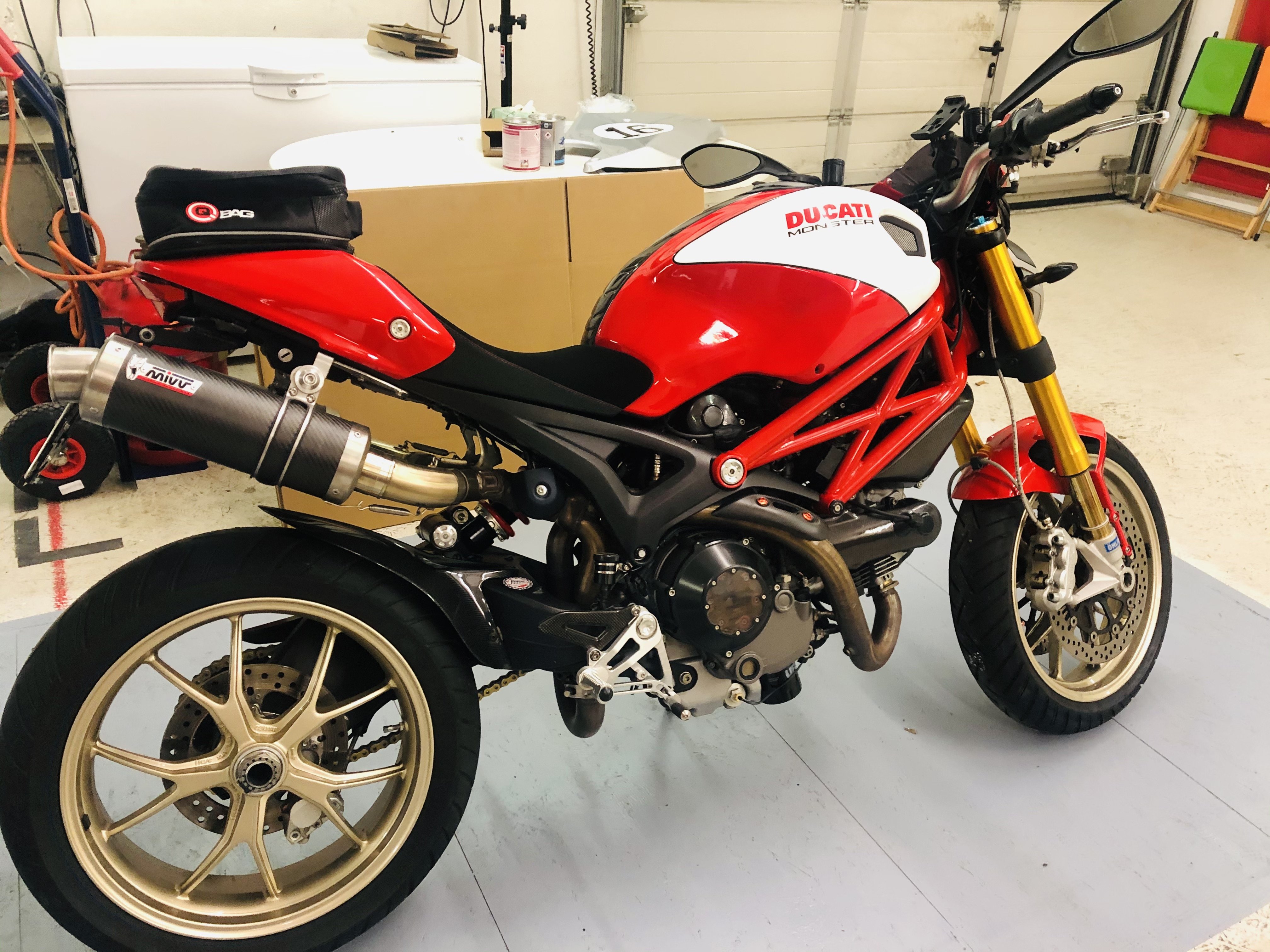 Suche Monster performance monoposto Sitzabdeckung für M796 - Suche ...
