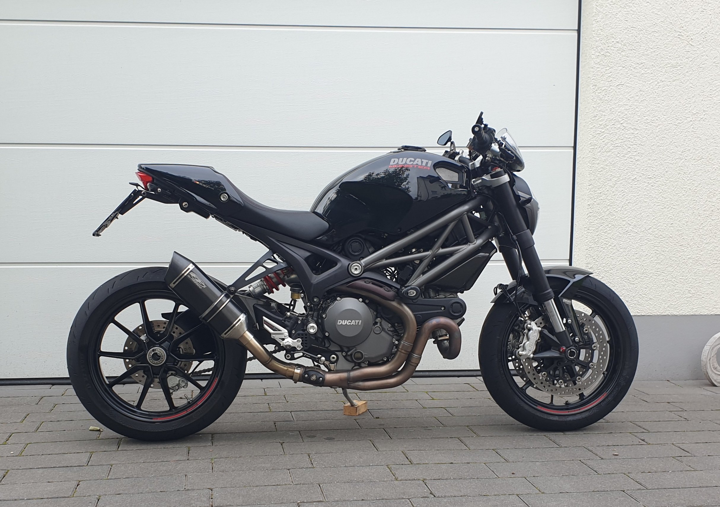VERKAUFT Monster Evo 1100 mit Lametta - Biete - Monstercafe - das ...