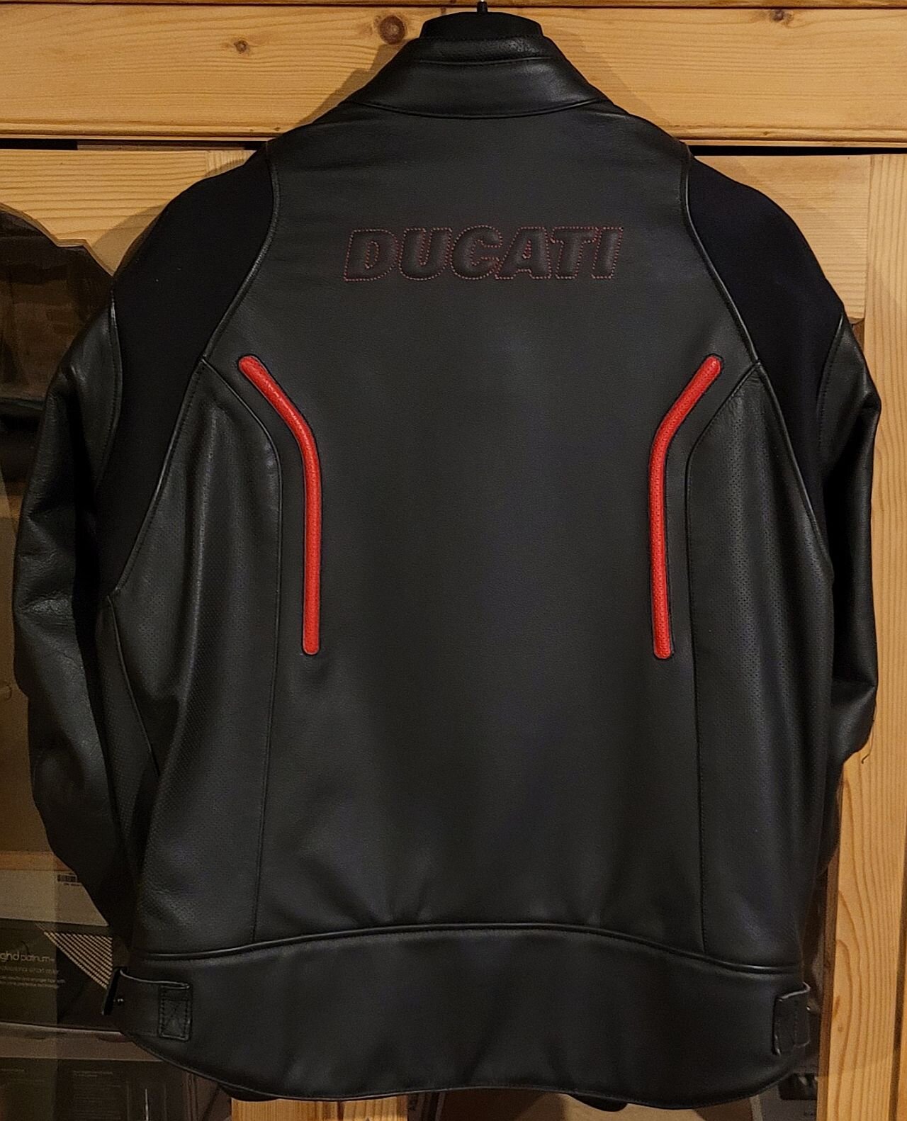 Ducati Dainese Herren Lederjacke Stealth C2 perforiert neu Gr. 56 ...