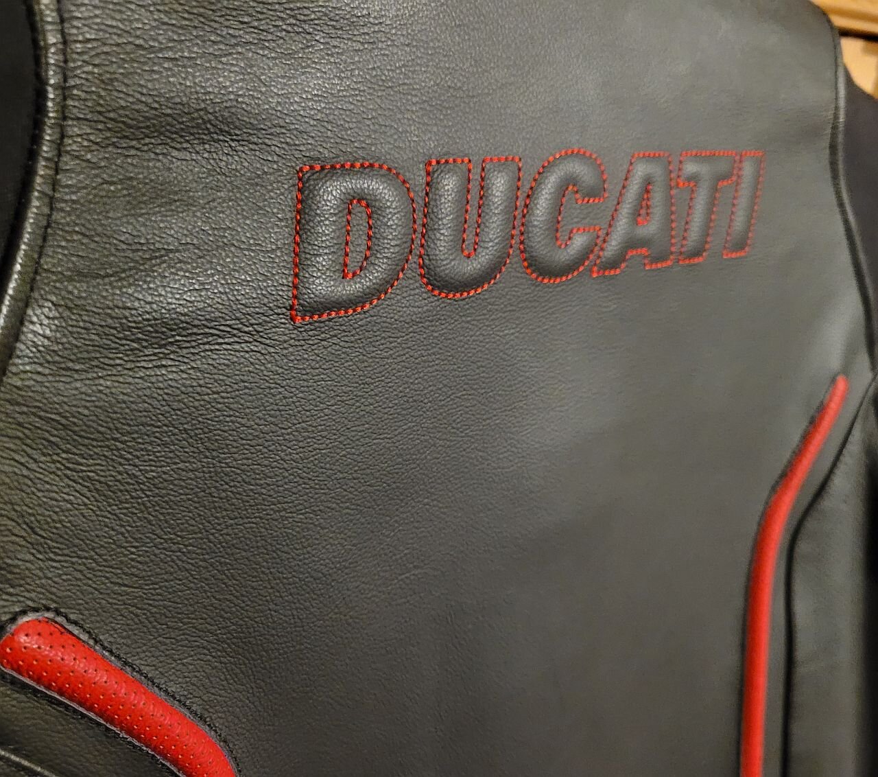 Ducati Dainese Herren Lederjacke Stealth C2 perforiert neu Gr. 56 ...