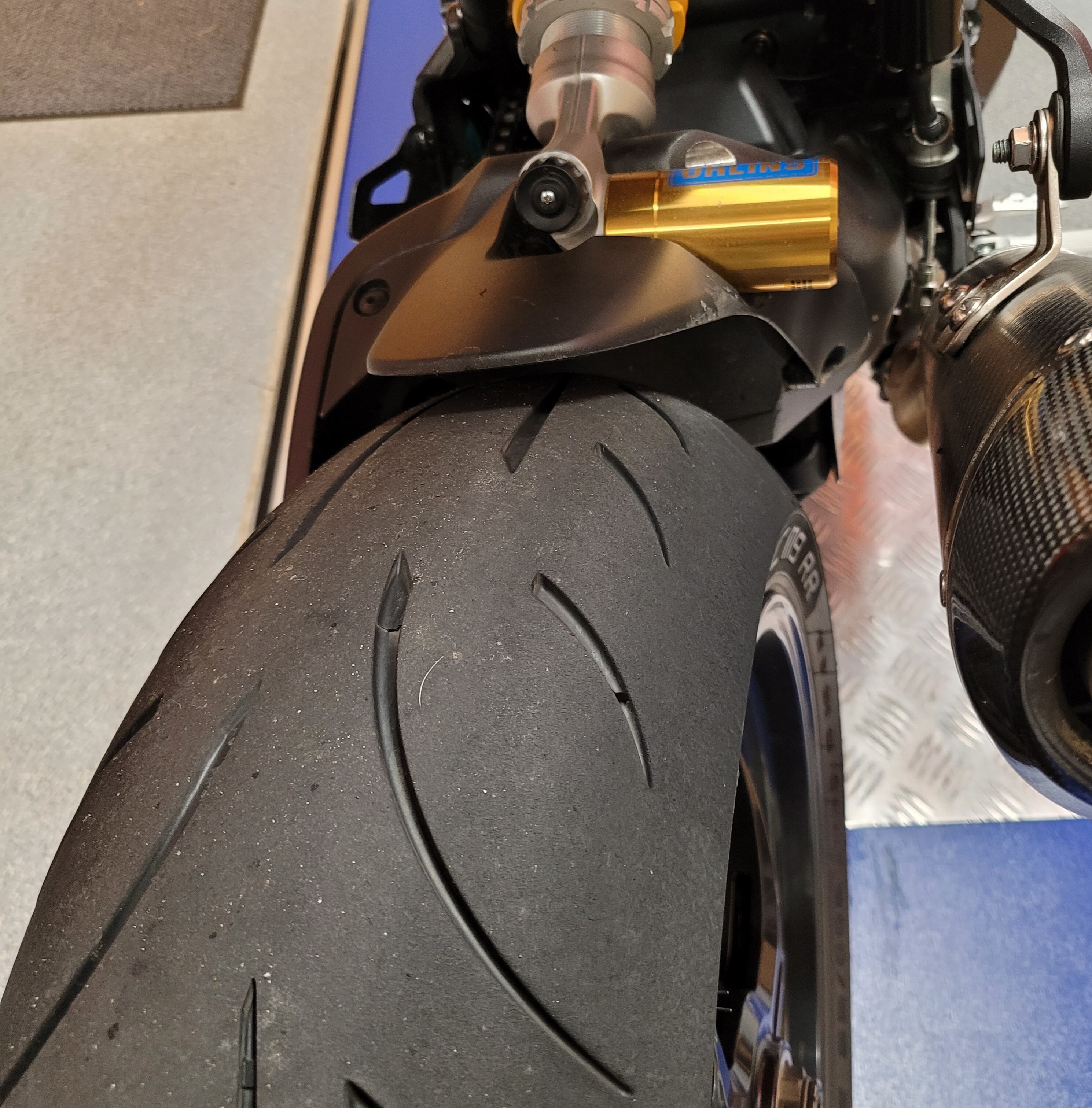 Bridgestone Battlax S22 für M821 - Fahrwerk und Reifen - Monstercafe ...