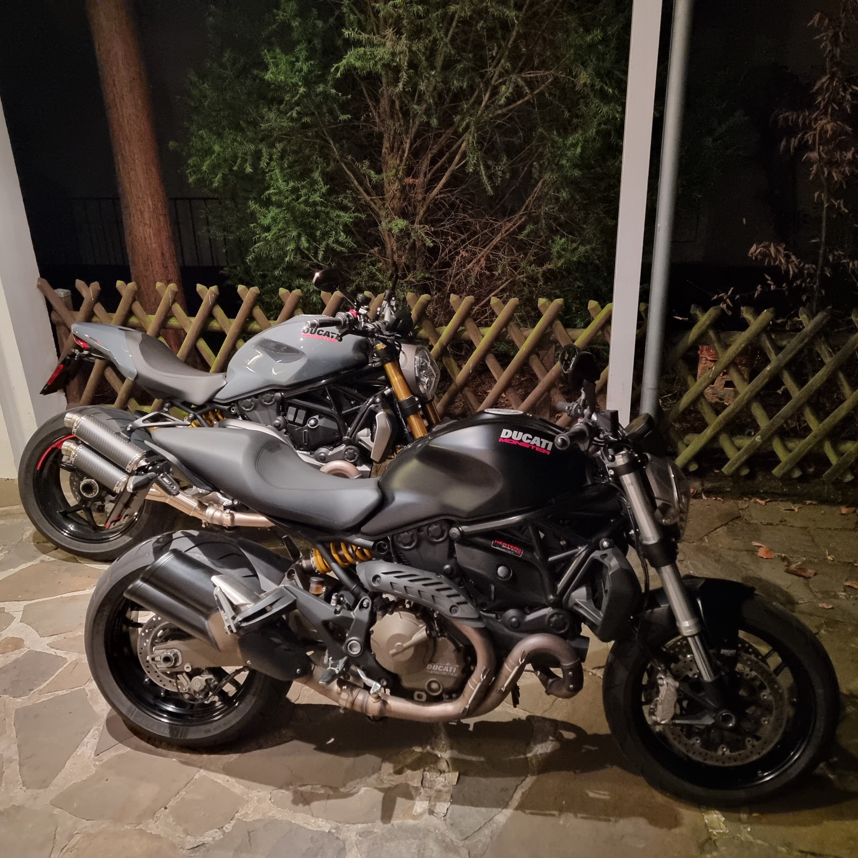821 vs 1200S - Monster Cafe - Allgemeines - Monstercafe - das Ducati ...